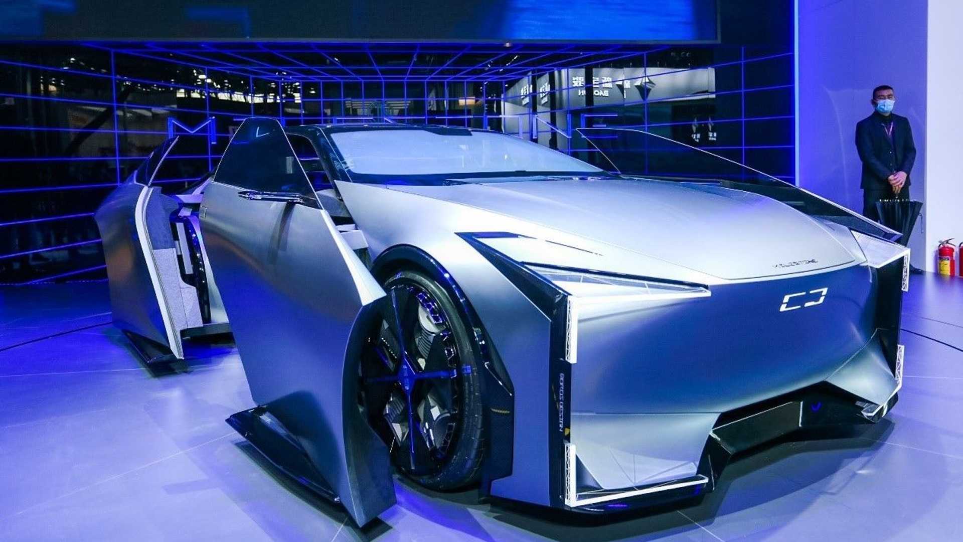 Qoros Milestone konseptinin ön camında bir bilgi eğlence sistemi var!