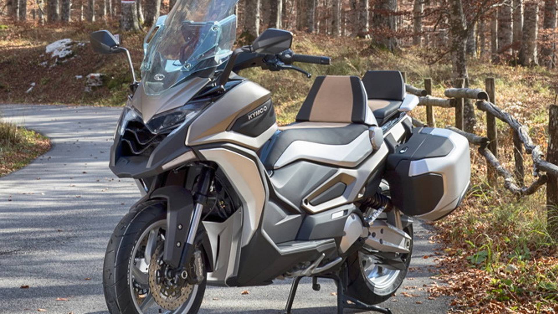 KYMCO presenta los concept Adventure Tourer, scooters de dos y tres ruedas