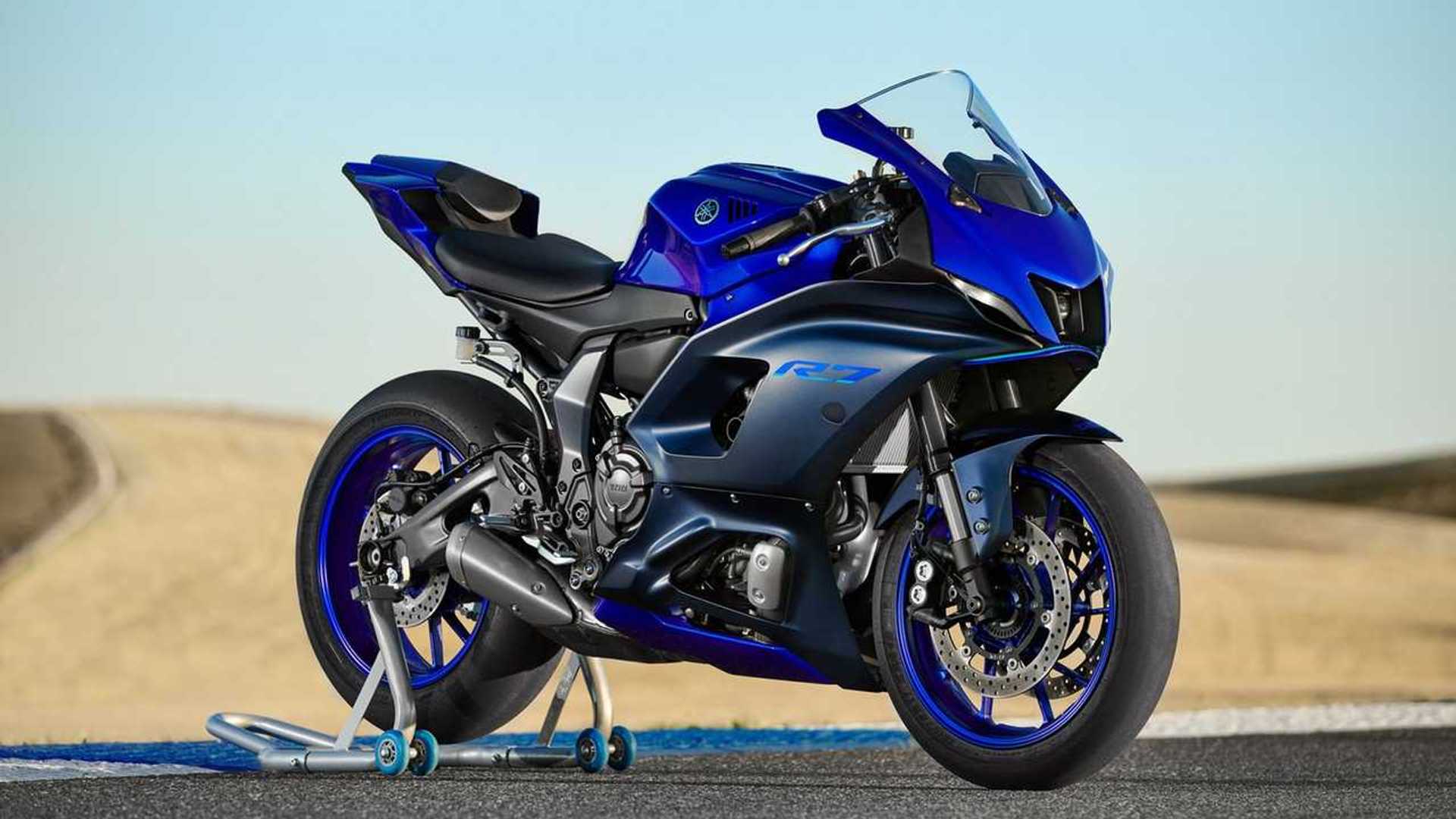 The 2022 Yamaha YZF R7 Is Team Blue s New Supersport Track Weapon