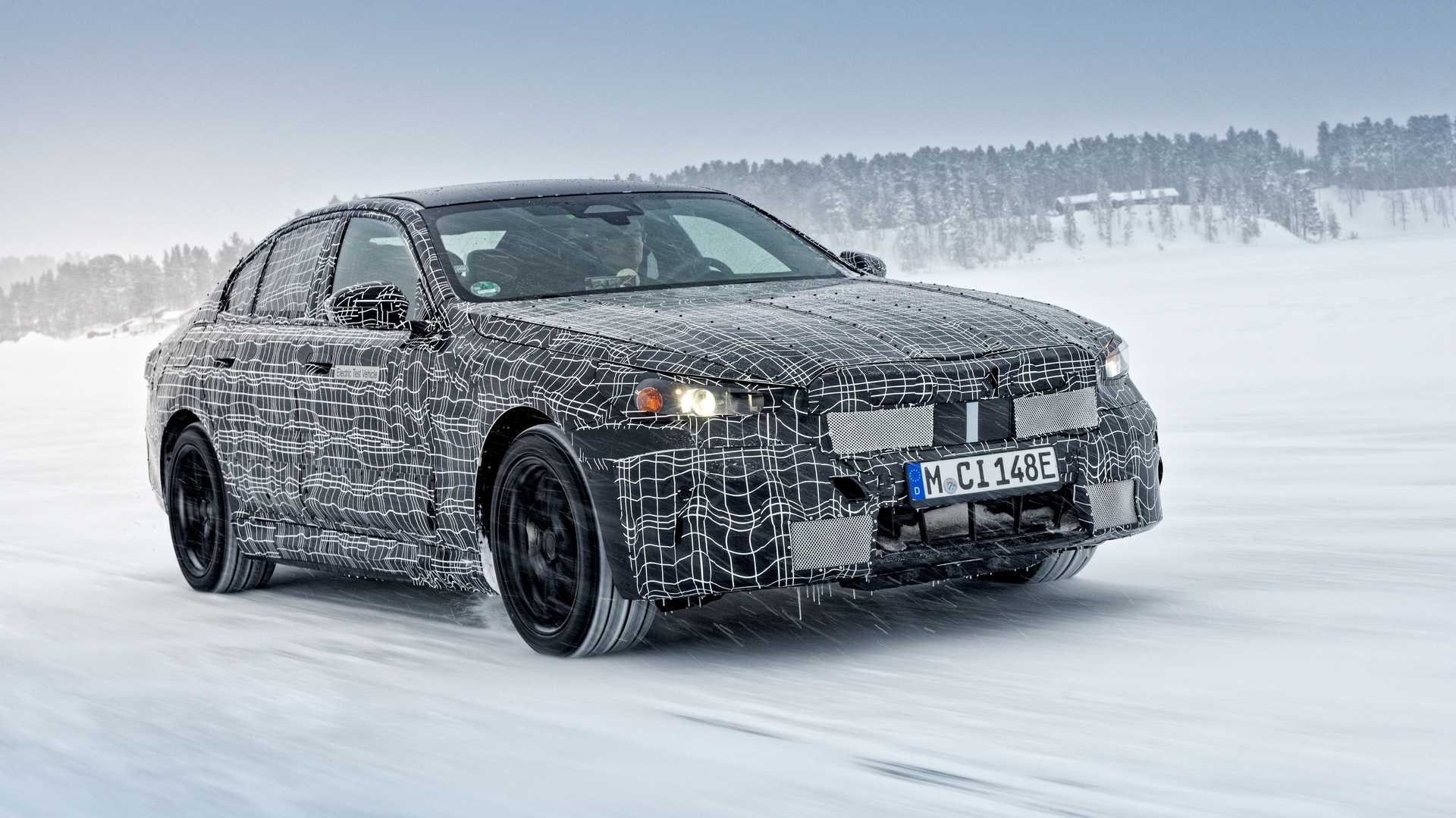 BMW i5: Offizielle Bilder der Elektro-Limousine bei Winter-Tests