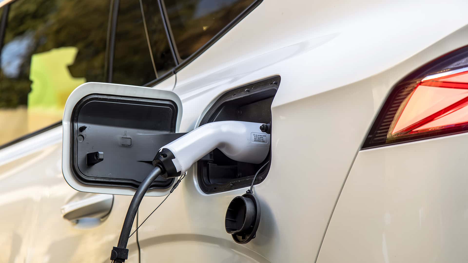 Le auto plug-in hanno un problema. Sappiamo qual è, come si risolve?