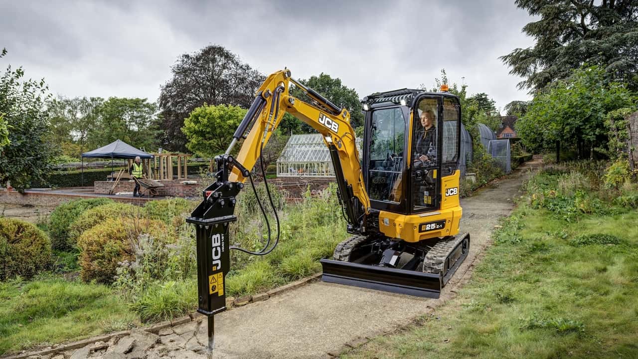 JCB: nuovi escavatori compatti 25Z-1 e 26C-1