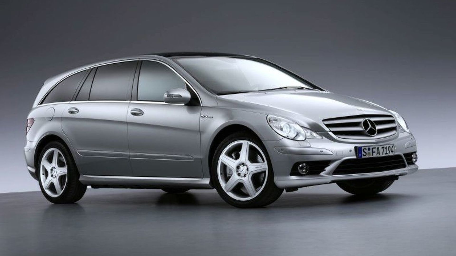 New Mercedes-Benz R 63 AMG | Motor1.com Photos