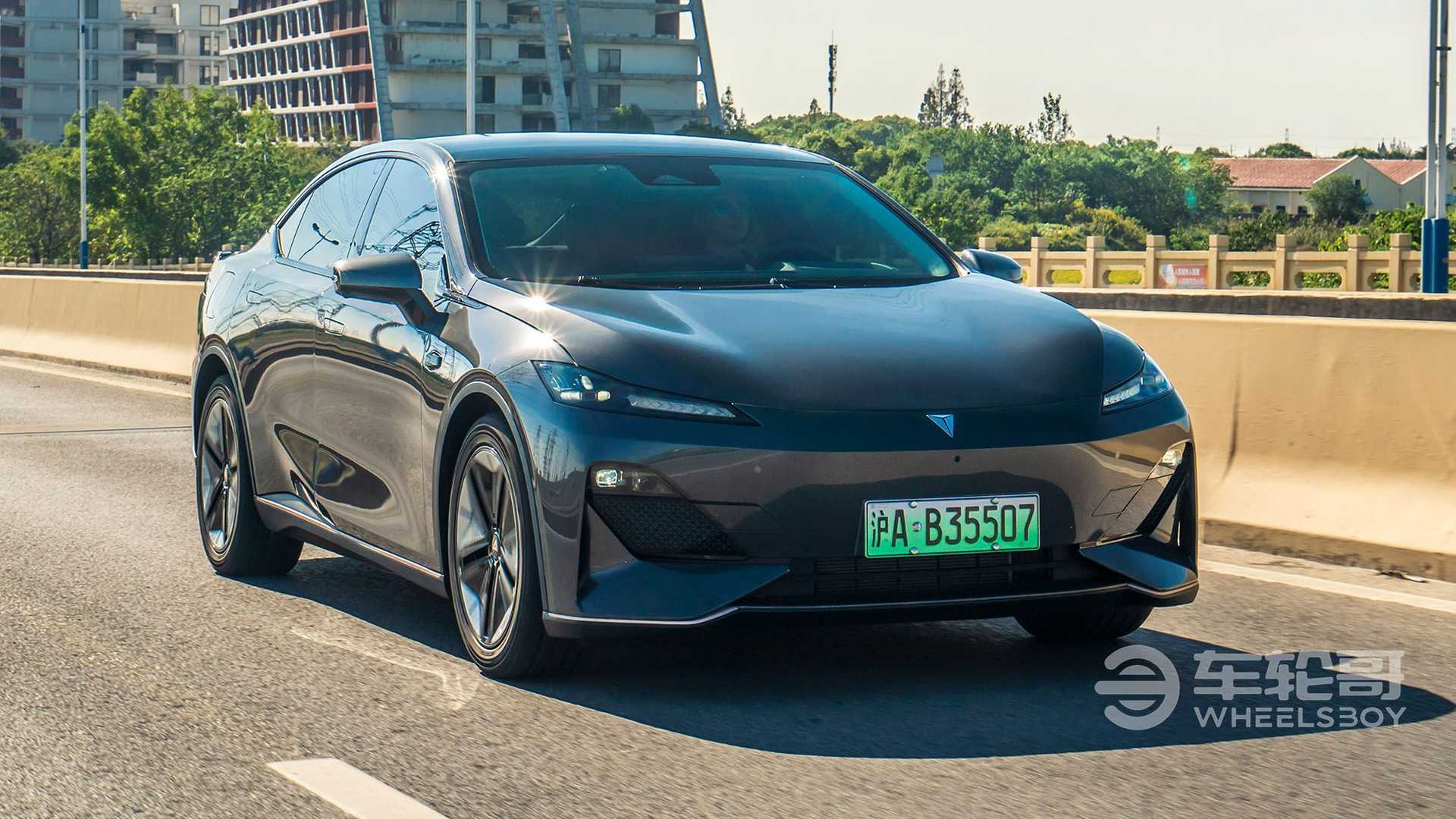 Wheelsboy Tests Changan Shenlan SL03 Tesla Model 3 Rival From China