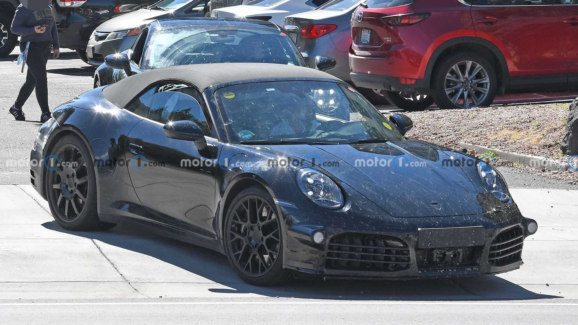 Porsche 911 Convertible'ın iç mekanına ait fotoğraflar geldi