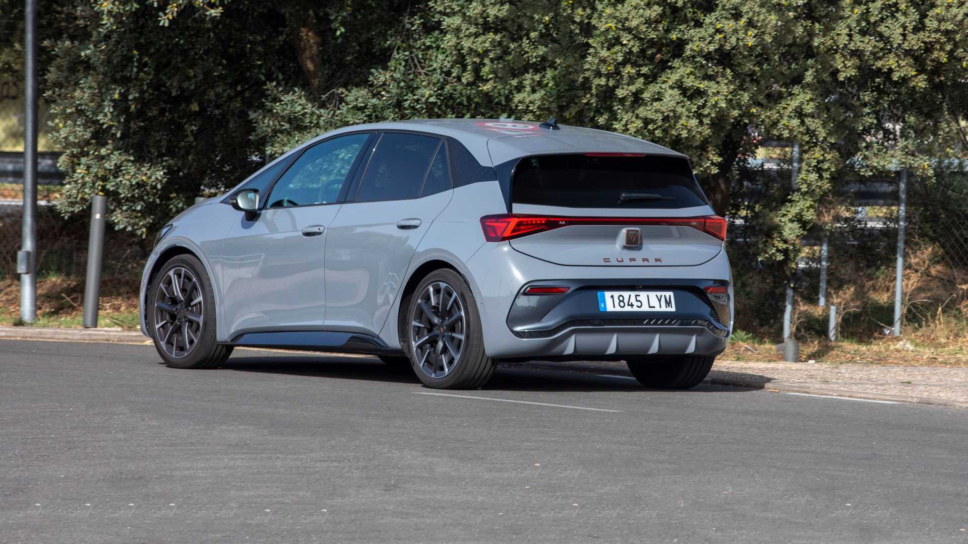 Probamos el CUPRA Born e-Boost de 77 kWh: ¿un Golf GTI eléctrico?