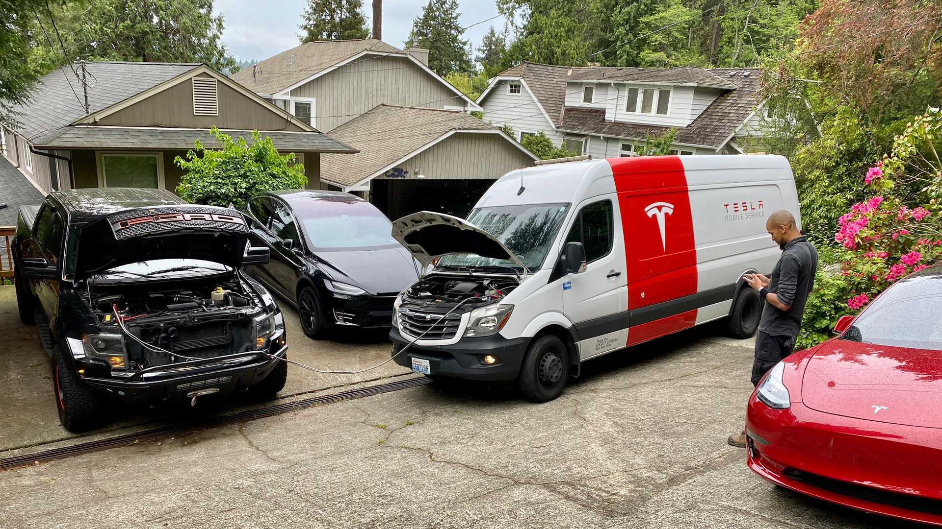 Tesla Mobile Service Tech Fixes Dead Ford F-150 Raptor Pickup Truck