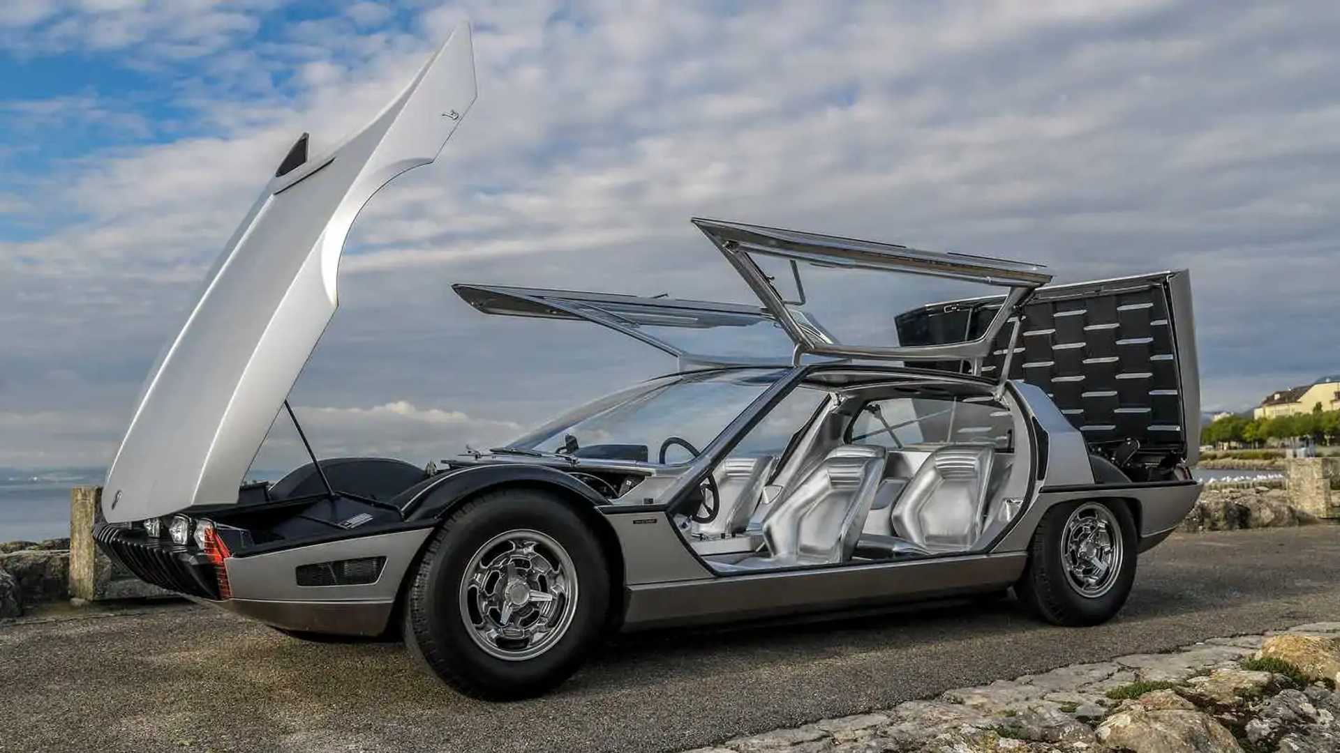 Lamborghini Marzal, le ali di gabbiano completamente in vetro