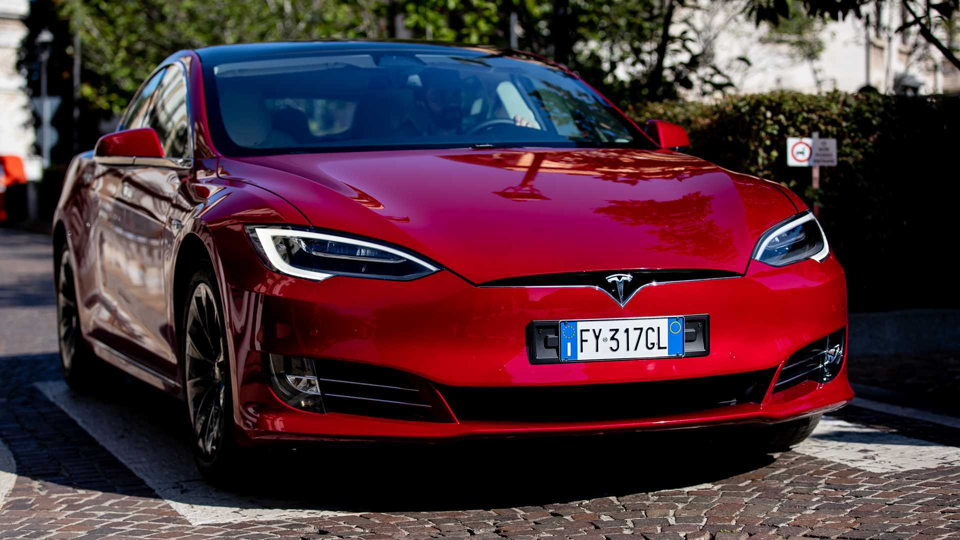 Milano - Roma in auto elettrica: quanto ci vuole con una Tesla Model S