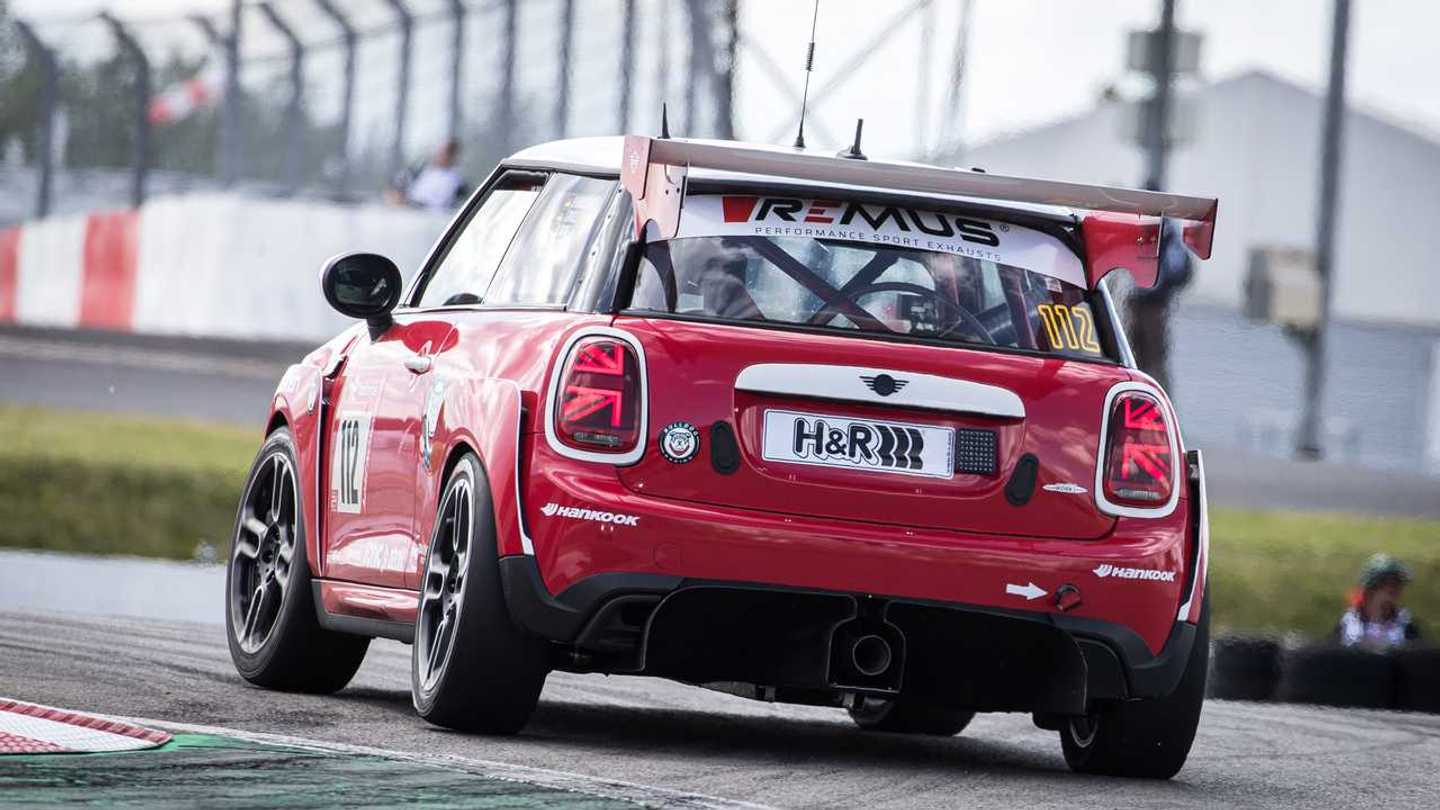 24 ore del Nürburgring, l'ho raggiunta a bordo di una MINI JCW