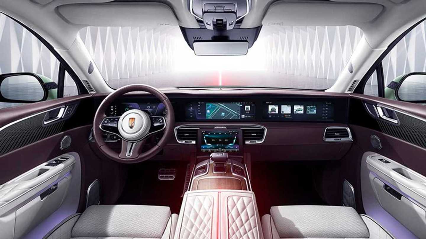 Un maxi SUV elettrico cinese arriva in Europa: Hongqi E-HS9