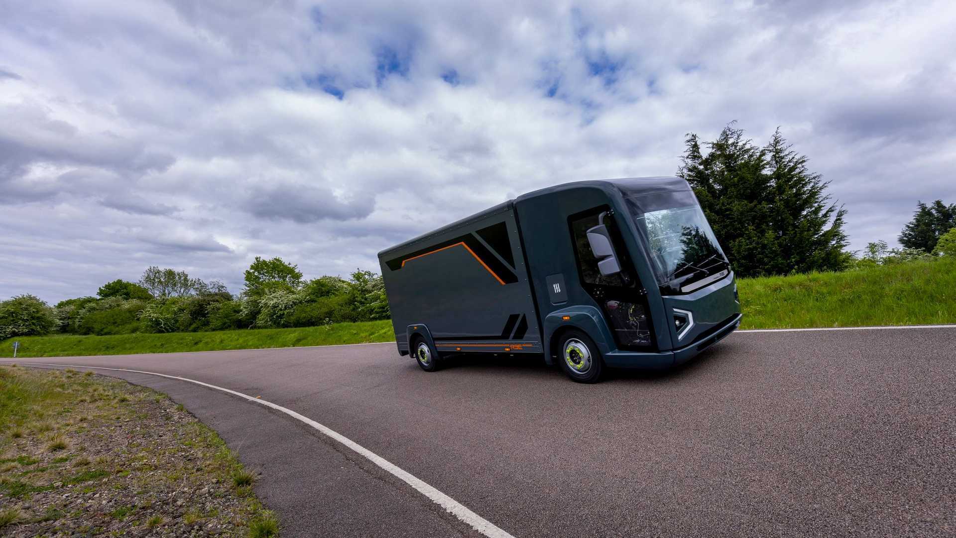 Ree P7-B, il van EV con sterzo integrale punta agli incentivi