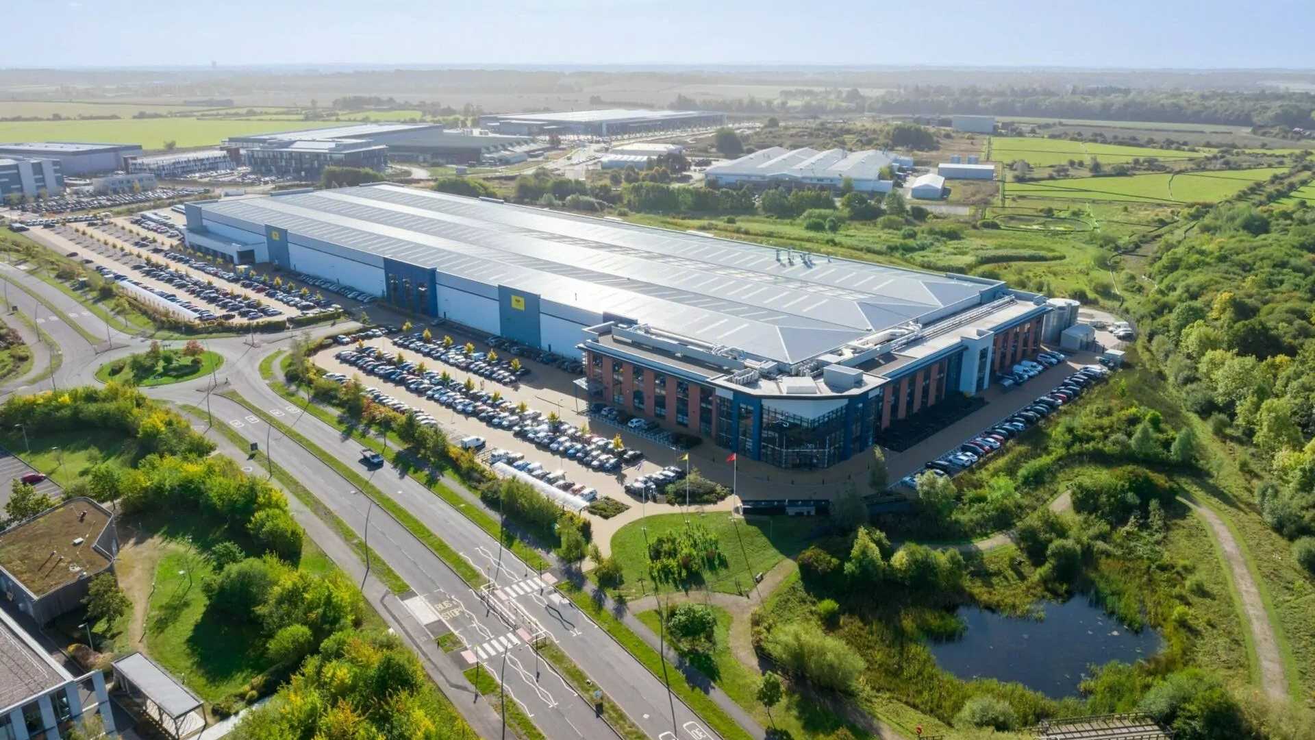 Ansty, la fabbrica "green" dei nuovi Taxi elettrici di Londra