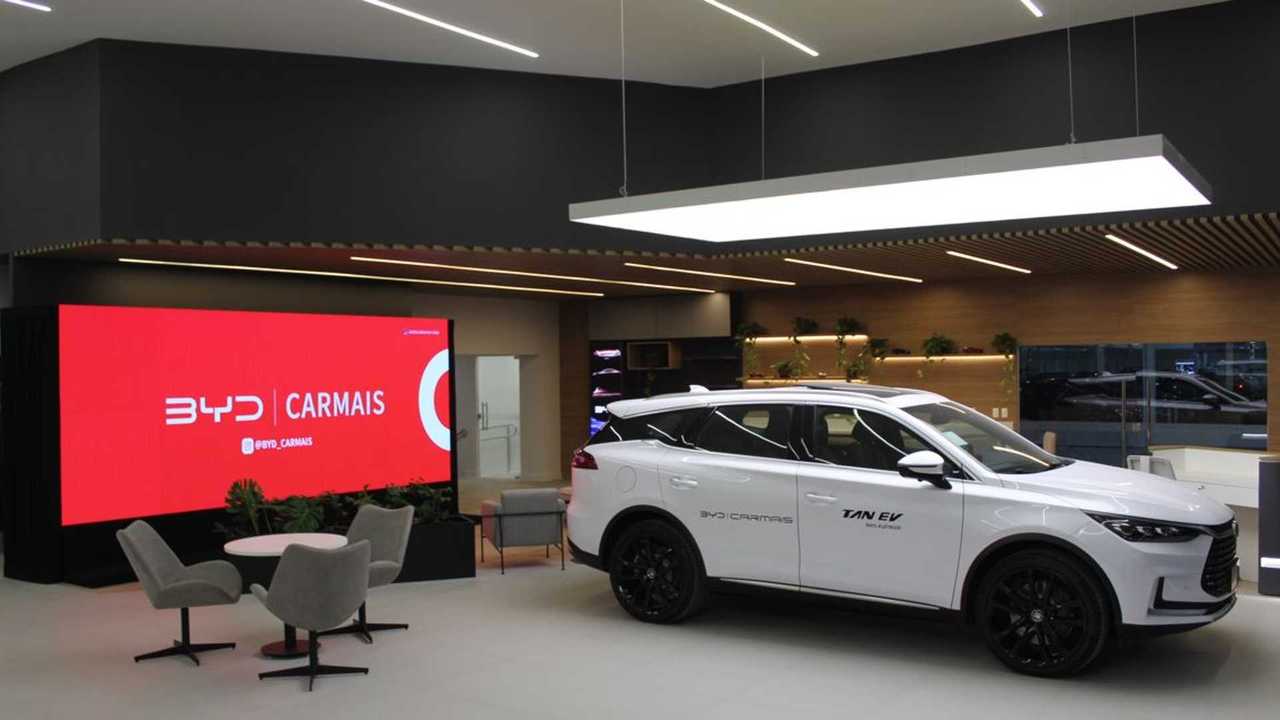 BYD inaugura sua 1ª loja de carros elétricos e híbridos no Nordeste