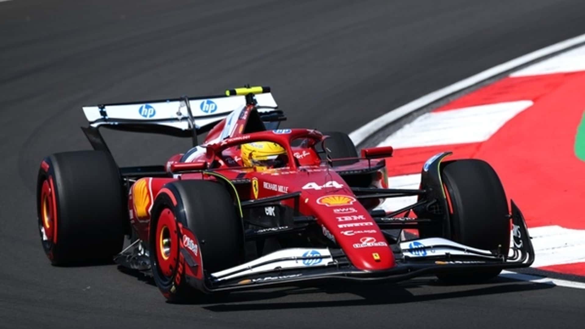 F1: Hamilton bate Verstappen e McLarens e é pole sprint na China