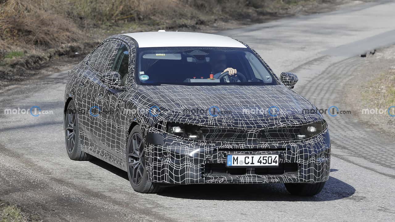 BMW 5er (G60): Erlkönig zeigt Facelift im Stil der Neuen Klasse