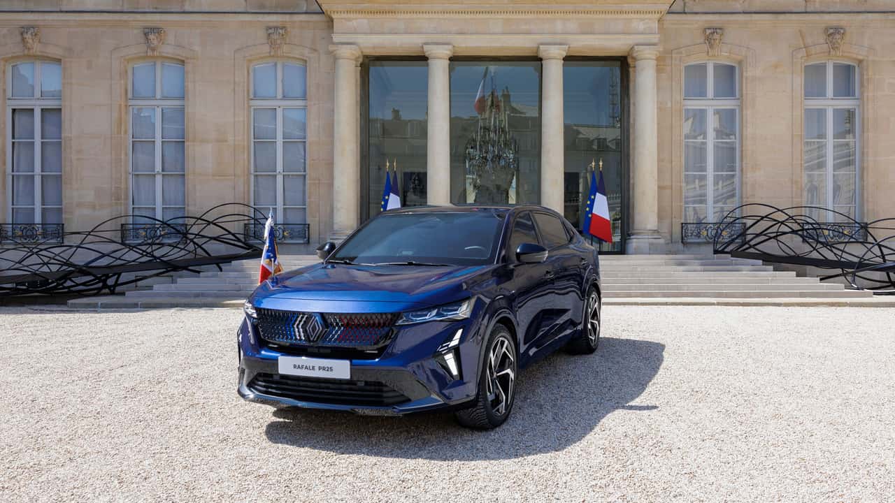 Un exemplaire présidentiel du Renault Rafale en vedette du 14 juillet