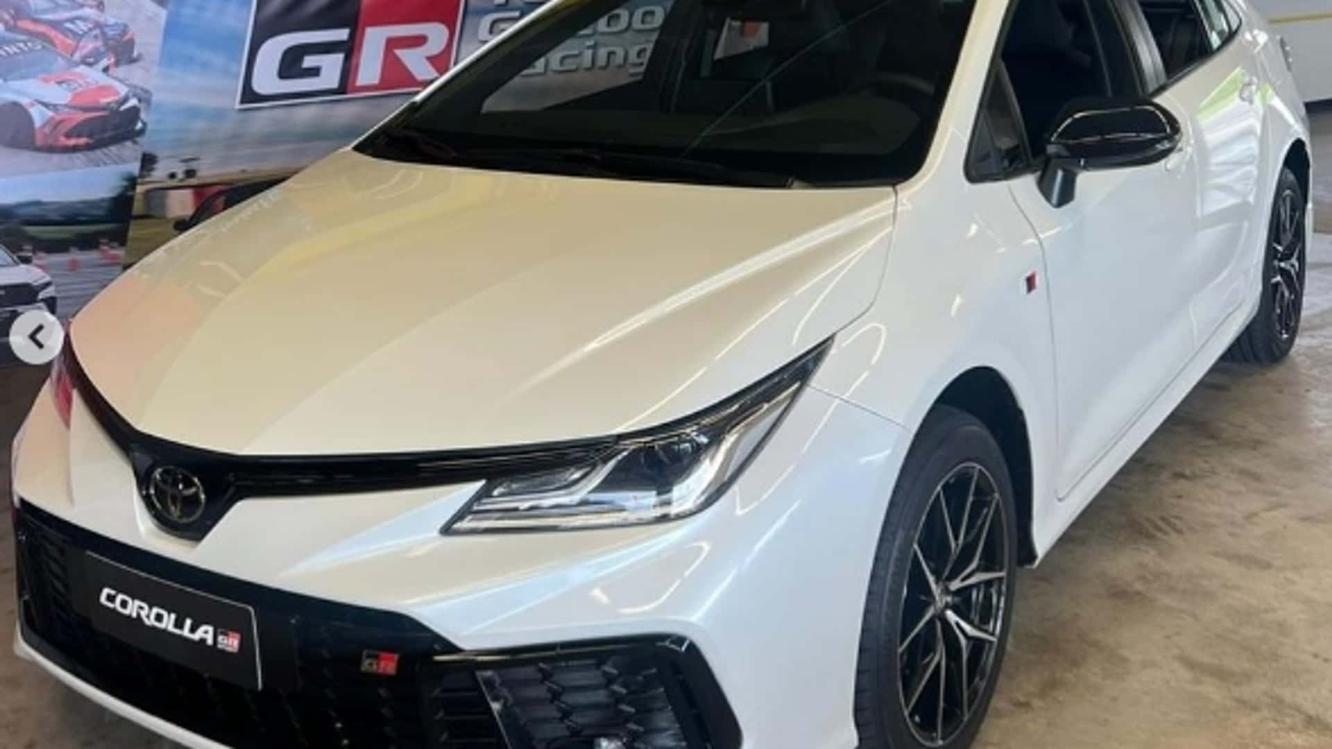 Toyota Corolla GR Sport 2025 recebe novo visual e nova multimídia