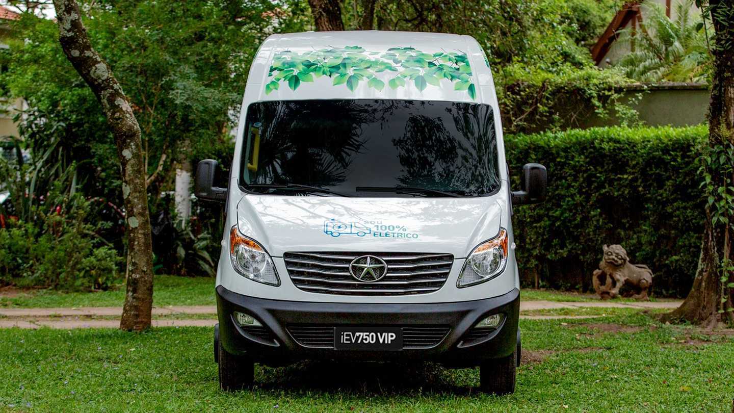 JAC lança 1ª van elétrica de passageiros do país; veja impressões