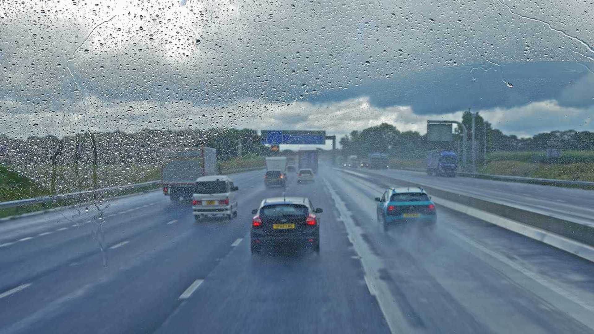 New weather stations installed in UK to keep tabs on roads during winter