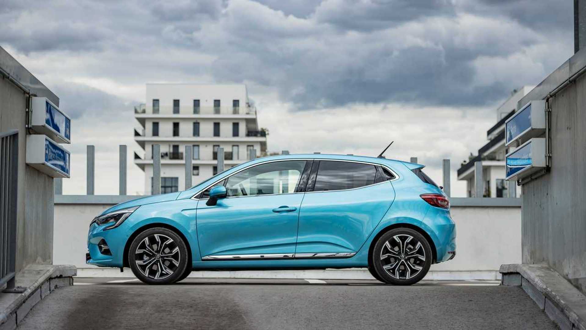 Renault Clio E-Tech híbrido que faz 25 km/l é flagrado no Brasil