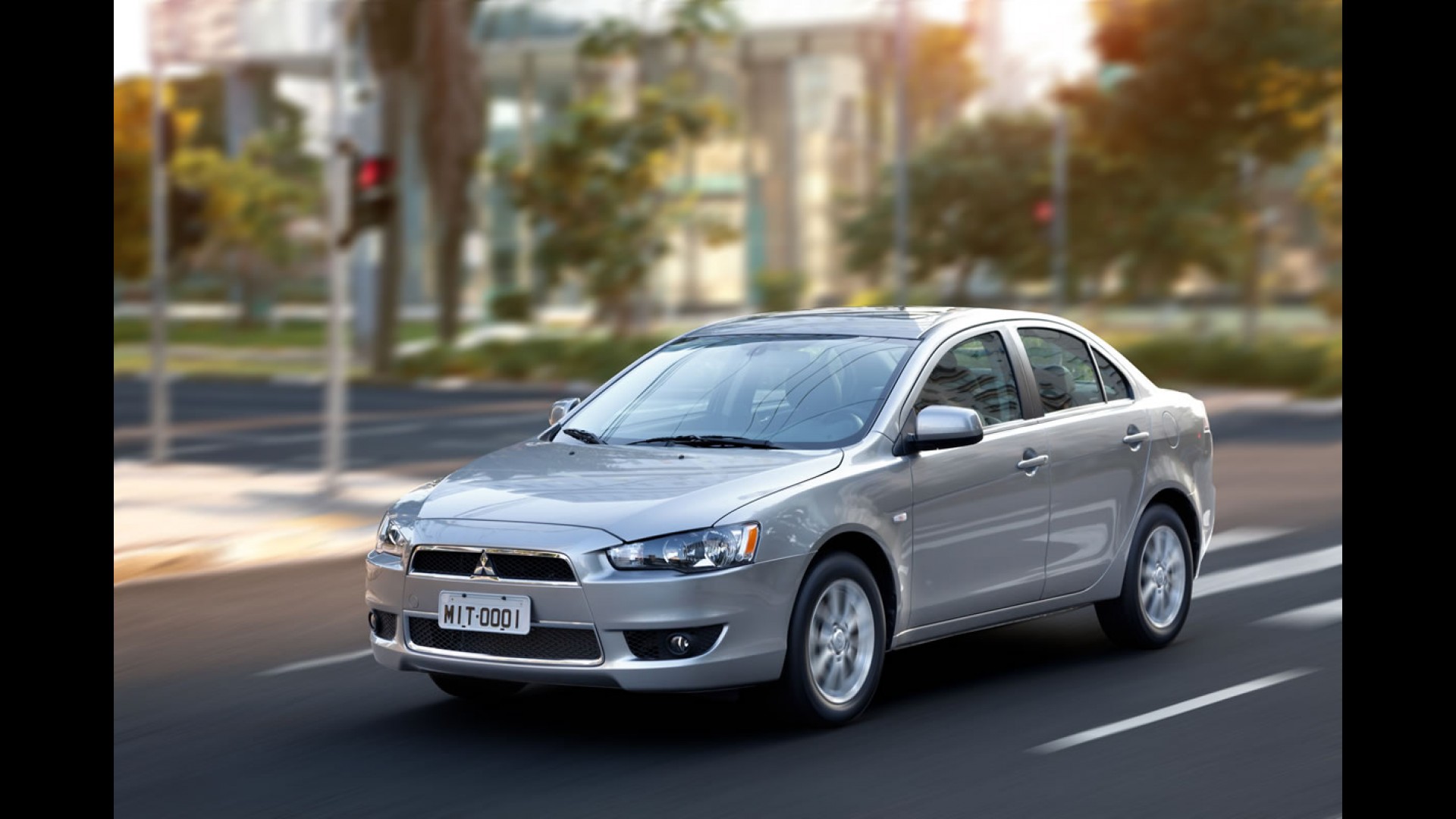 Mitsubishi Lancer ganha nova versão HLE adaptada ao gosto brasileiro