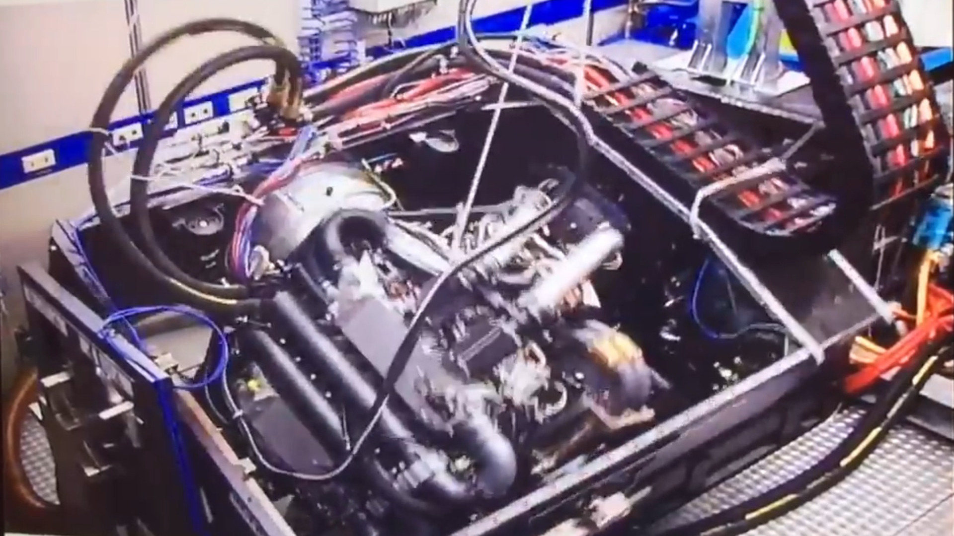 Veja como a Bugatti testa o motor do Chiron para enfrentar Nürburgring