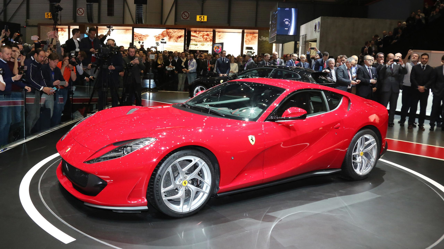 Ferrari F8 Tributo e 812 ganharão versões spider ainda este mês