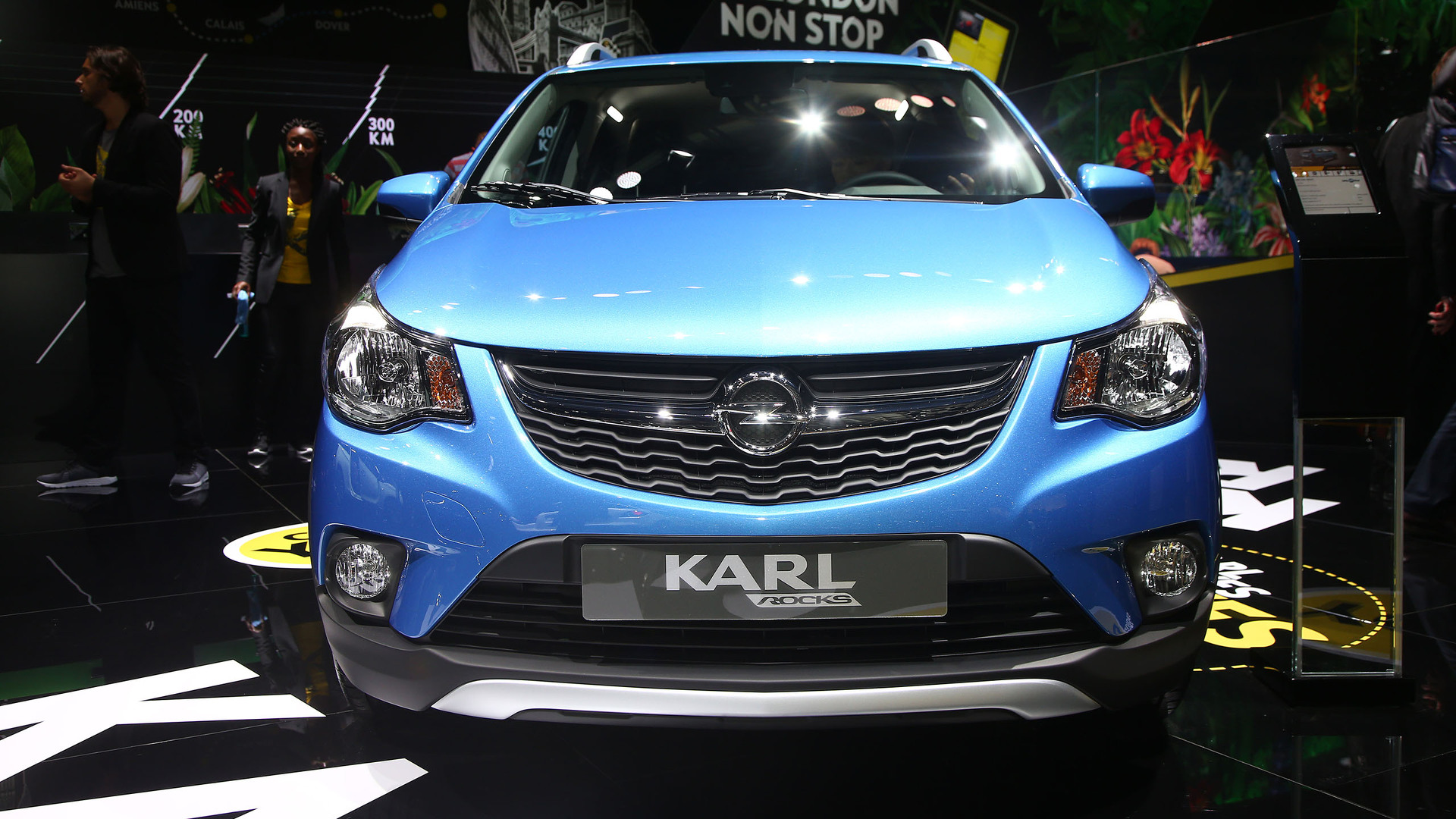 Opération séduction pour l'Opel Karl Rocks au Mondial de Paris
