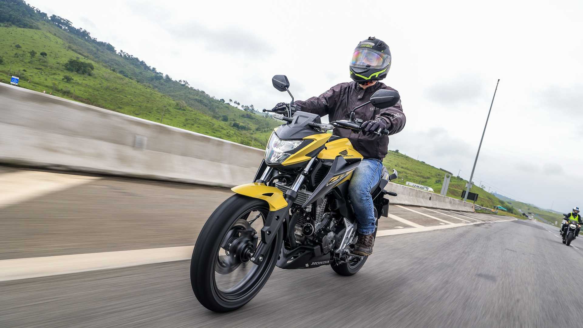Honda CB 300F Twister 2023: como anda a novidade
