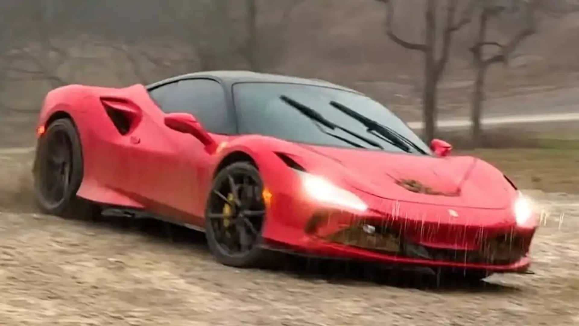 Regardez cette Ferrari F8 Tributo être utilisée comme une voiture de rallye