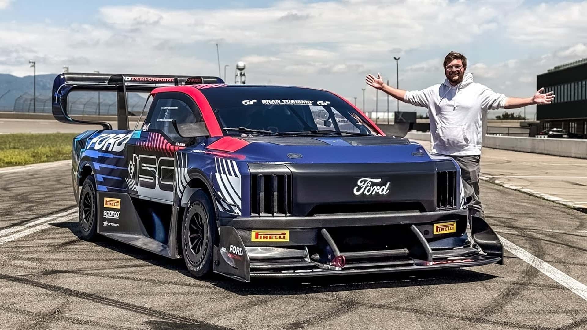 Ford F-150 Lightning SuperTruck Only Has A 50-kWh Battery. Here’s Why ...