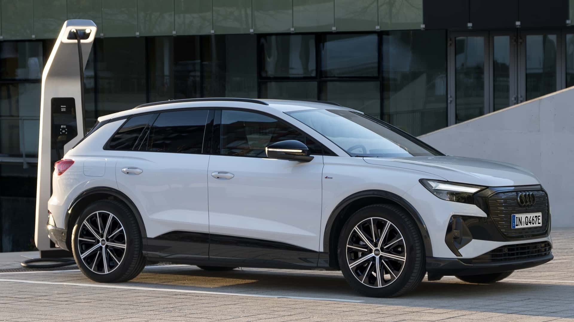 Foto: Audi Q4 e-tron Custom Edition (2025) | Motor1.com