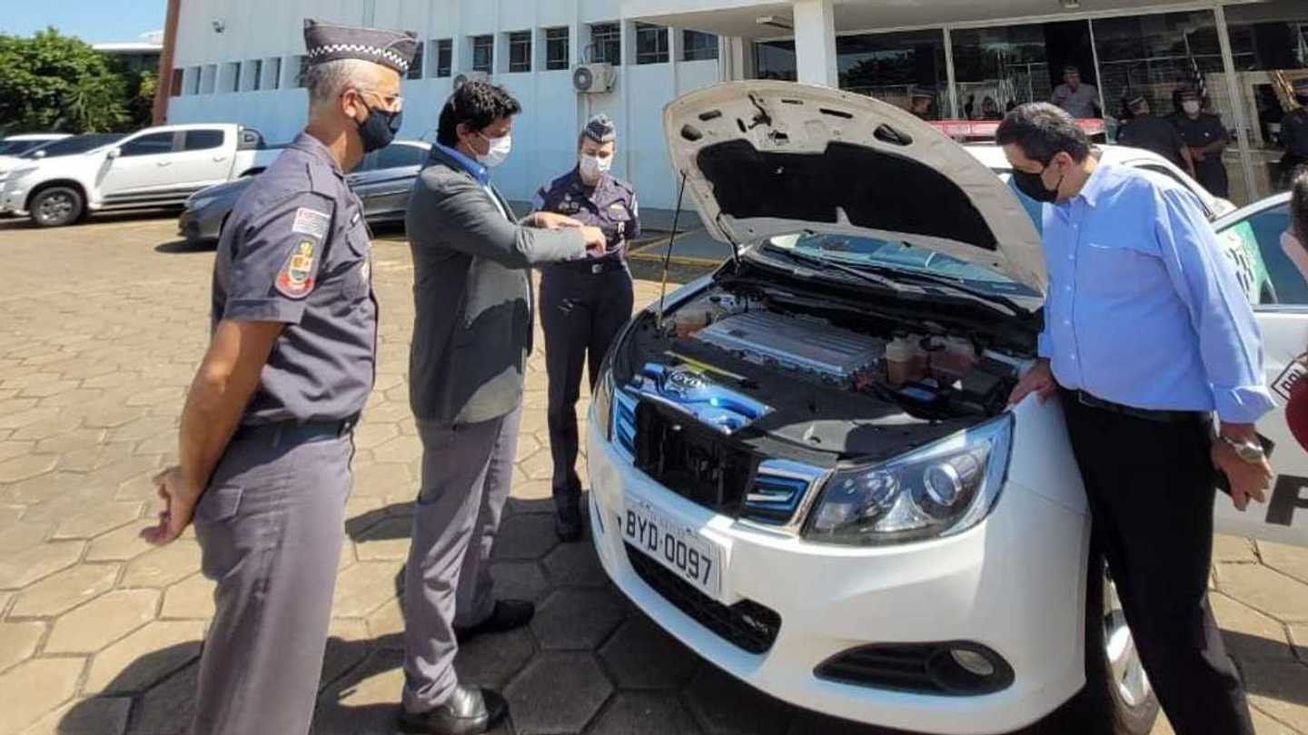 BYD e5 elétrico é entregue à Polícia Militar no interior de SP