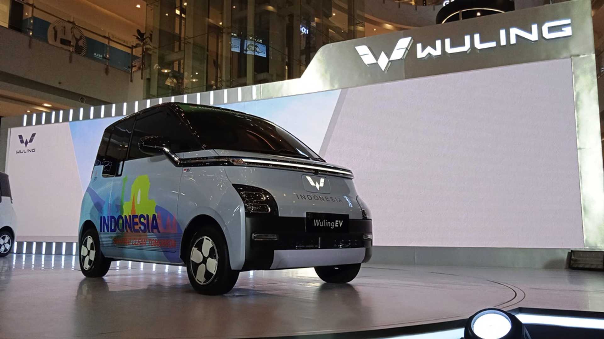 Wuling Resmi Kenalkan Kendaraan Listriknya di Jakarta