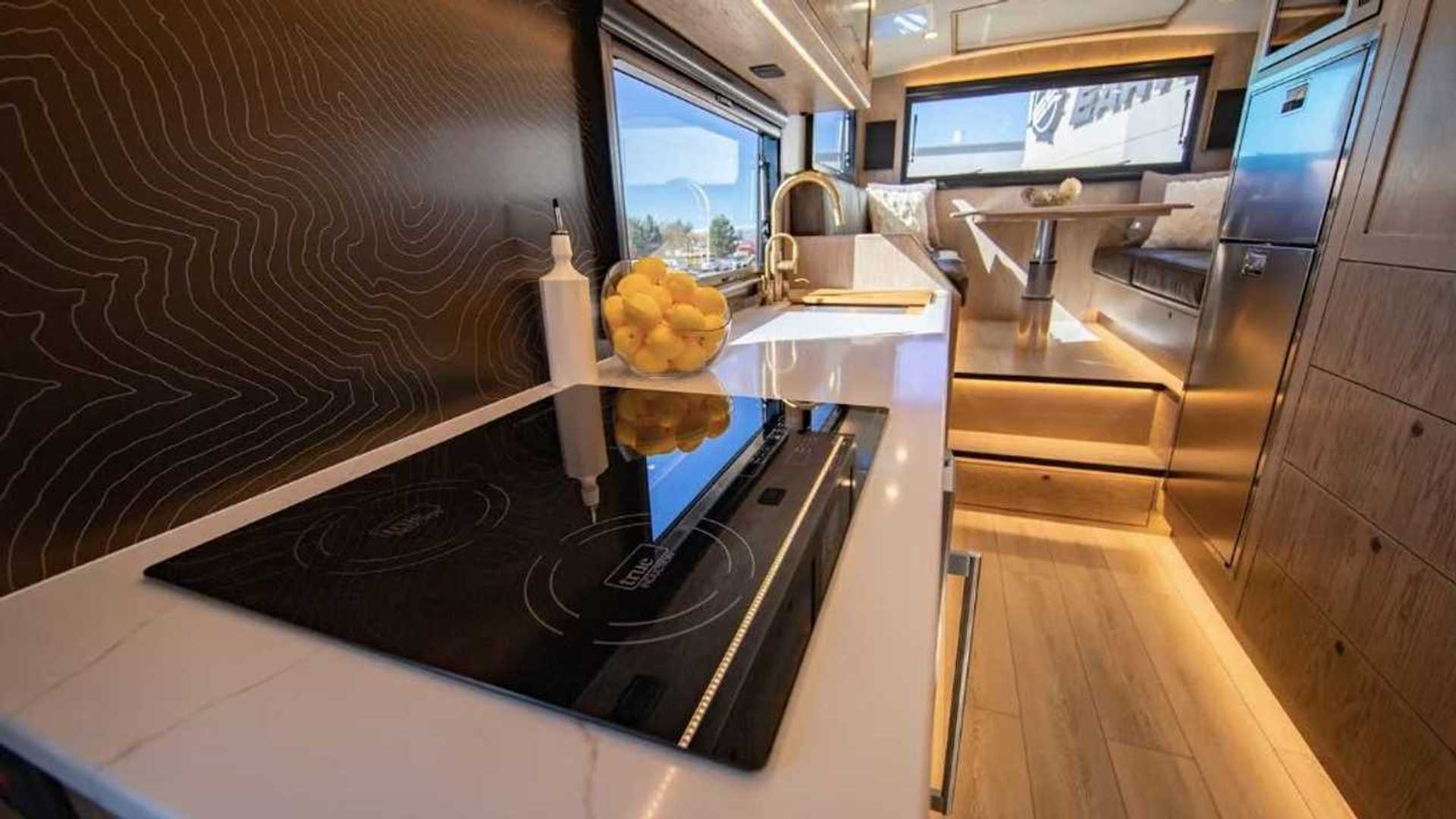 Así es la camper 4x4 EarthRoamer SX