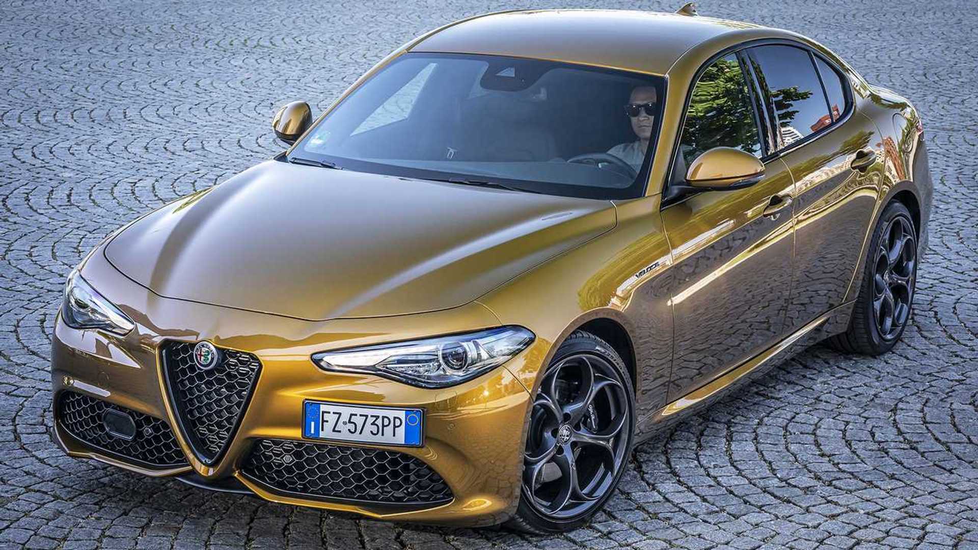 BMW Serie 4 vs Alfa Romeo Giulia: targa nella mascherina o a fianco?