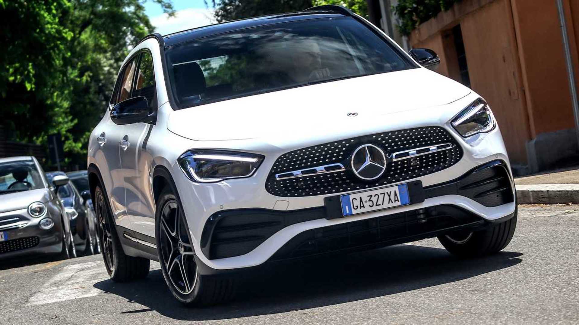 Mercedes GLA, prova completa del crossover diventato SUV