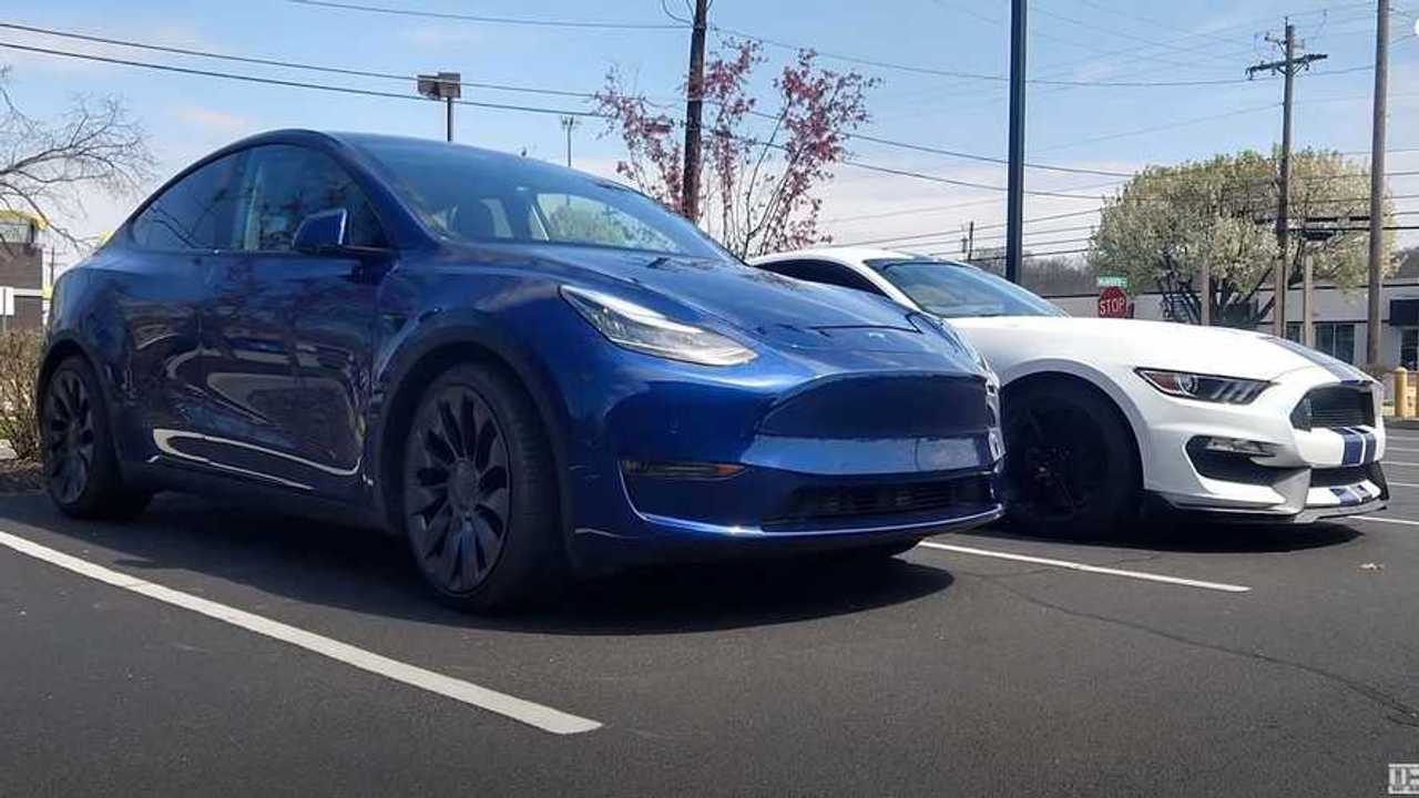 Can Tesla Model Y Beat A Ford Mustang GT350 From A Roll?