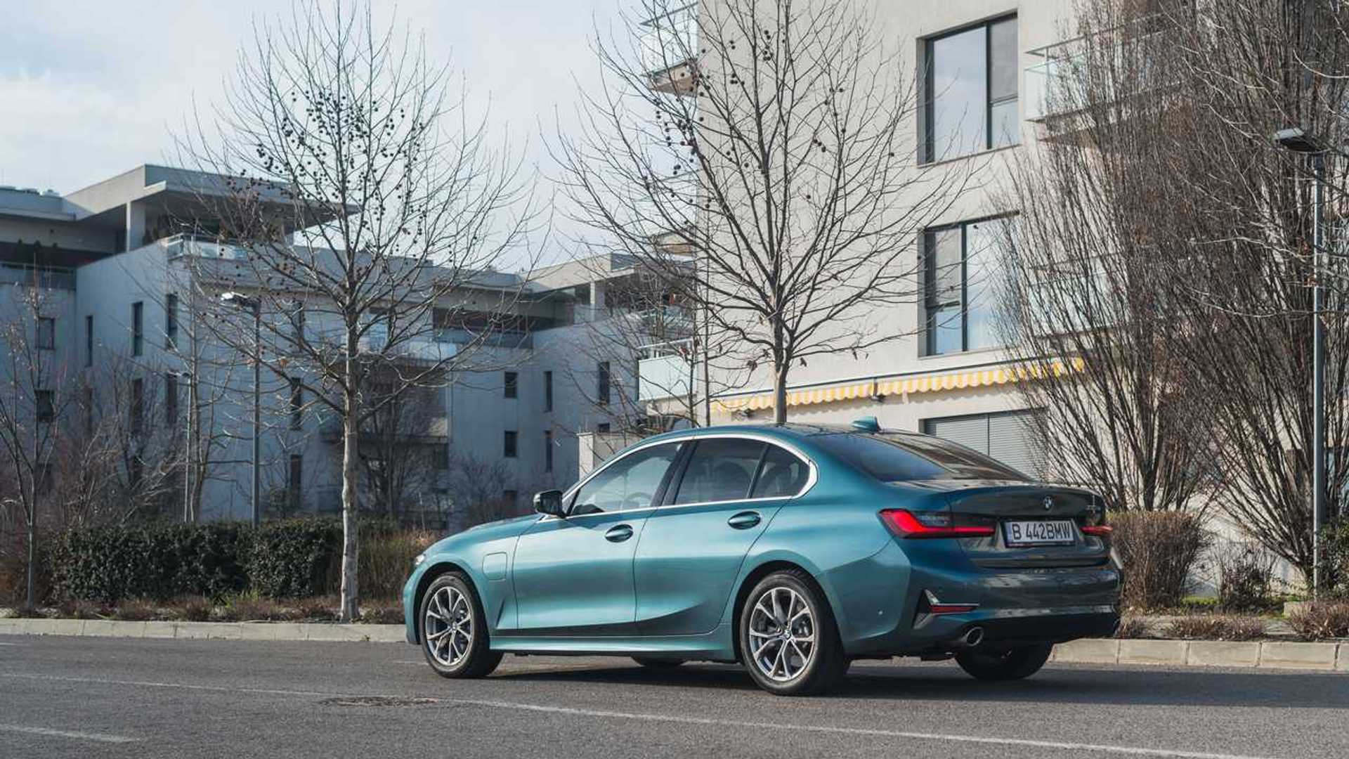 What Is The 2020 BMW 330e Like To Drive And Live With?