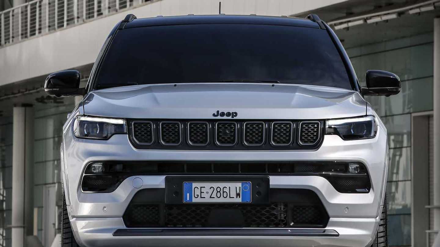 Jeep Compass restyling: più tecnologia e maxi schermo da 10,1"