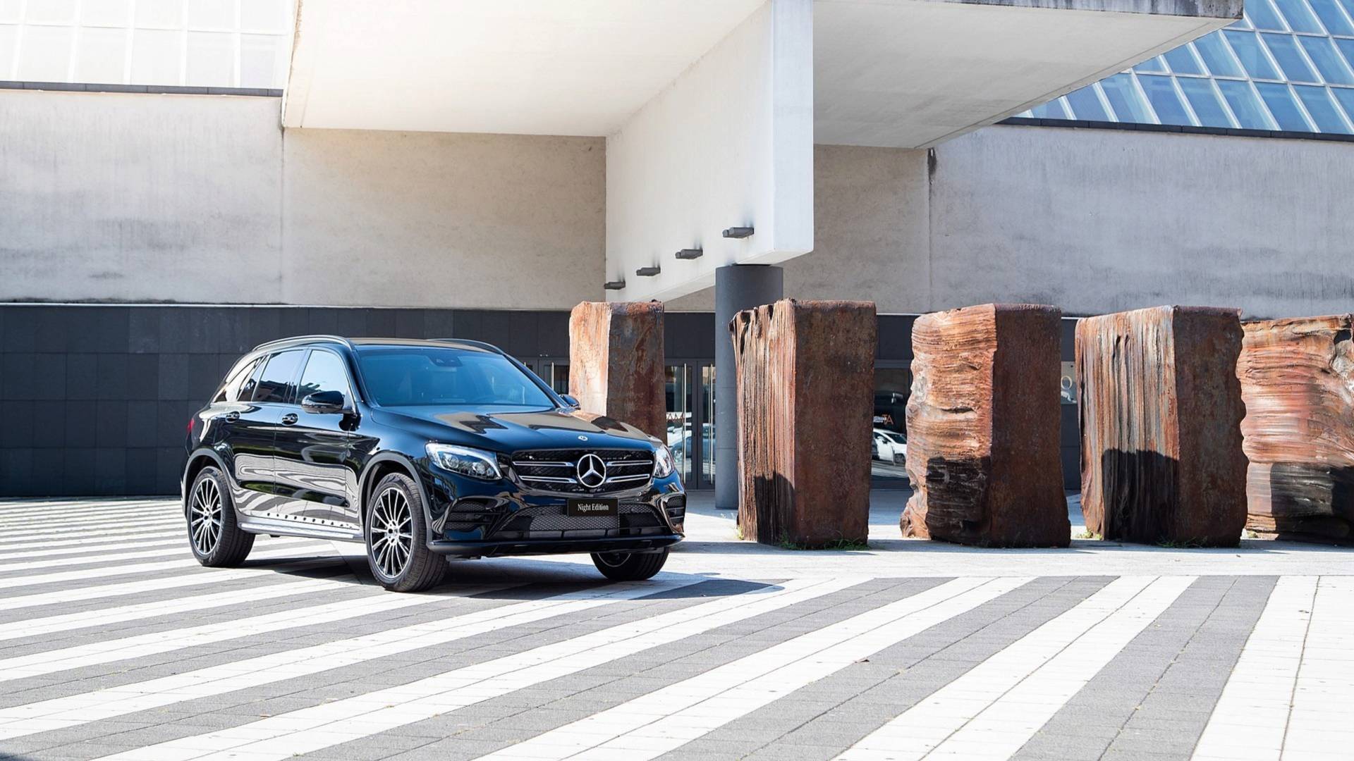 Mercedes Night Edition, look AMG e più tecnologia