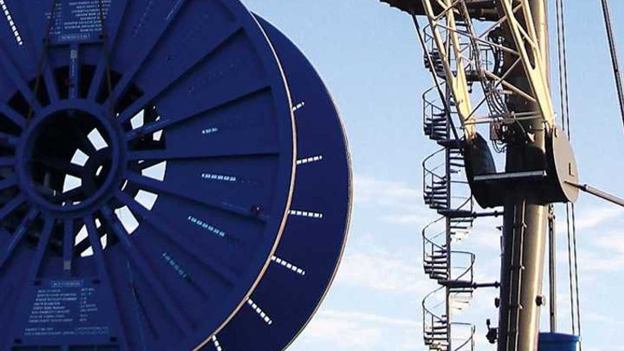 Liebherr Argentina: Ensamble en el país de una enorme grúa empleando ...