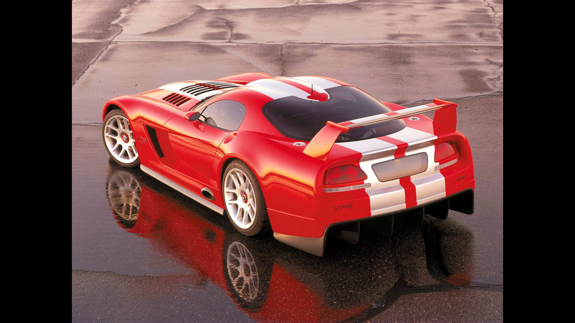 Dodge Viper, l'americana velenosa [VIDEO]