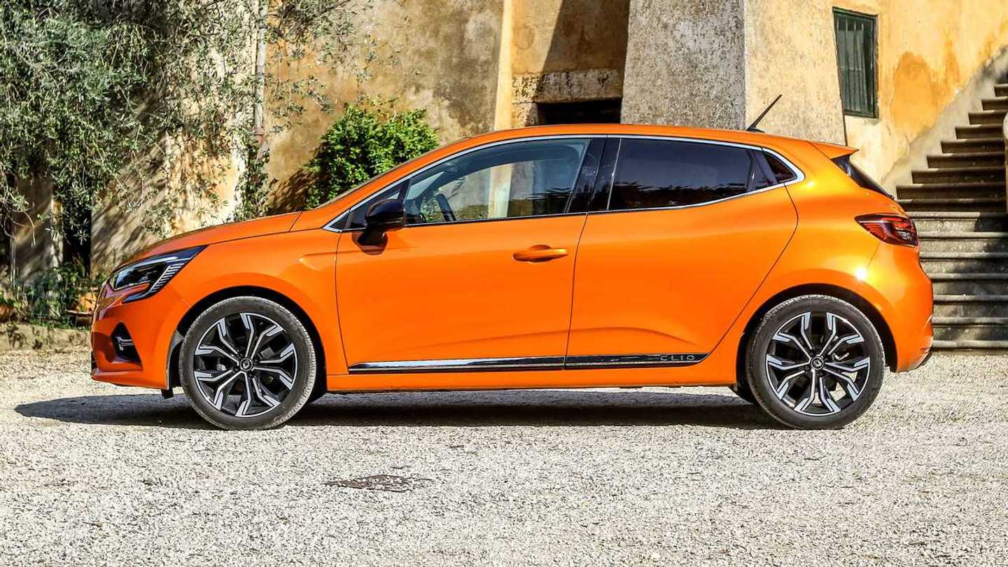 Renault Clio, la prova del nuovo modello "contro" il vecchio