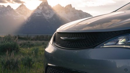 2020 Chrysler Pacifica Red S Edition Is A Colorful Minivan