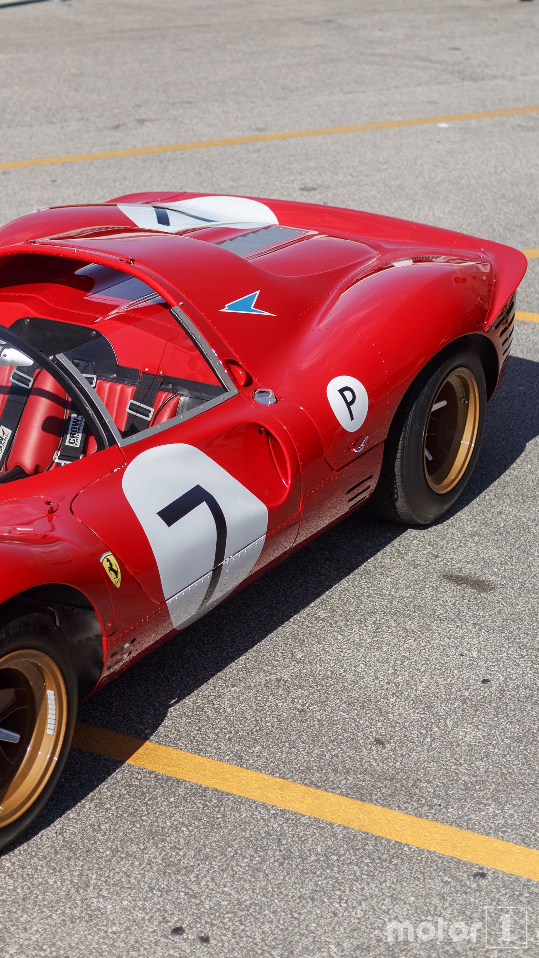 PHOTOS - Une des trois Ferrari 330 P4 prend la pose à Daytona
