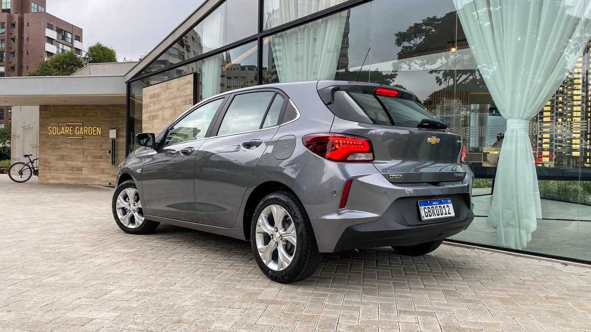 Chevrolet Onix 2022: As diferenças das versões básica e completa