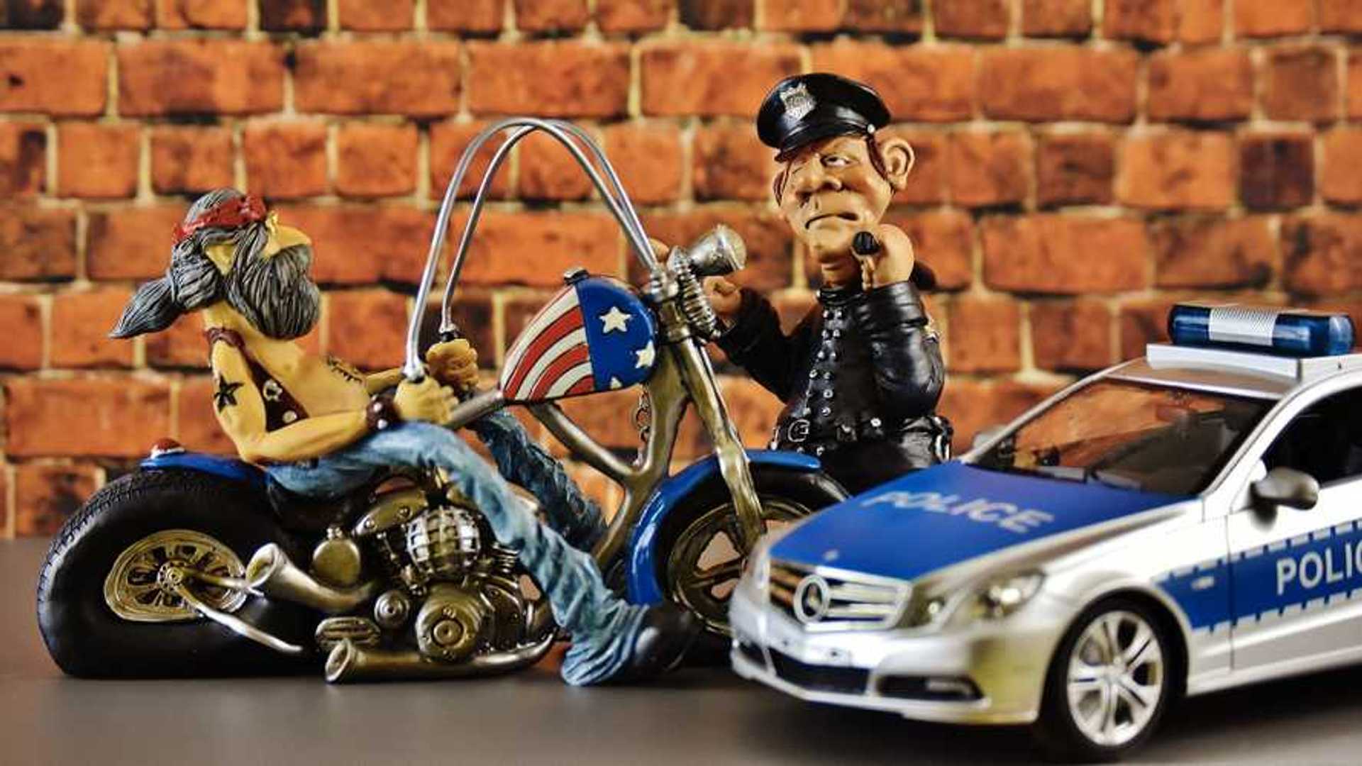 How To Deal With Police, According To A Cop