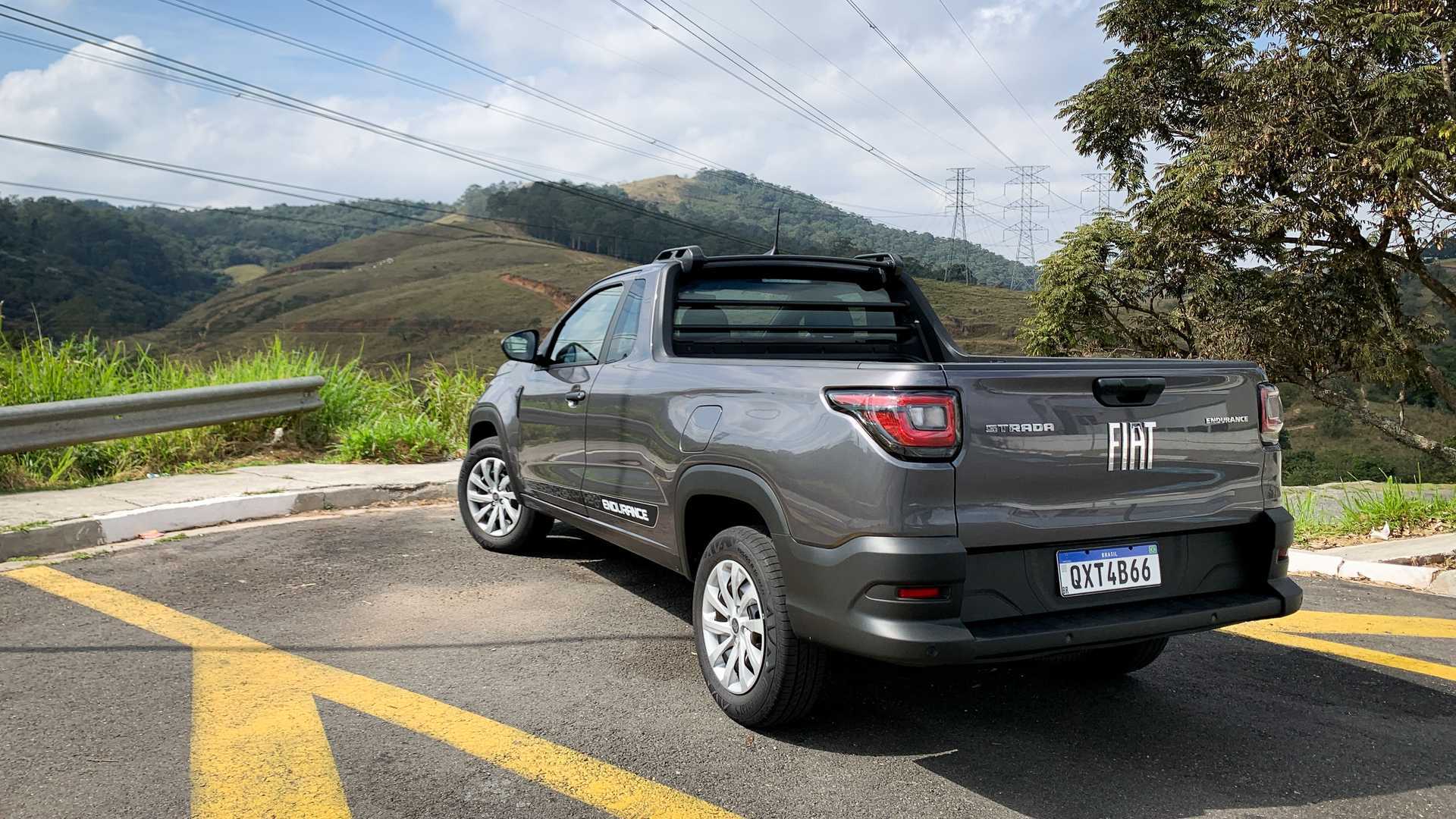 Fiat Strada 2022: As diferenças das versões básica e completa